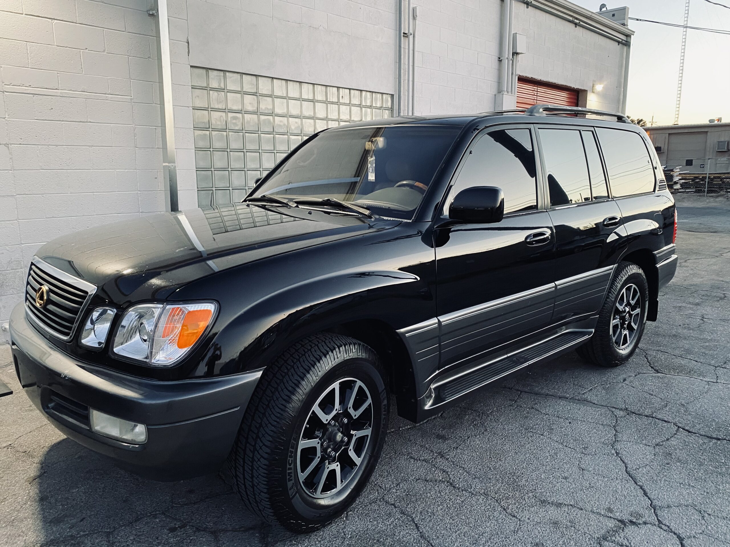 Lexus LX470 – Famous Whip Sales